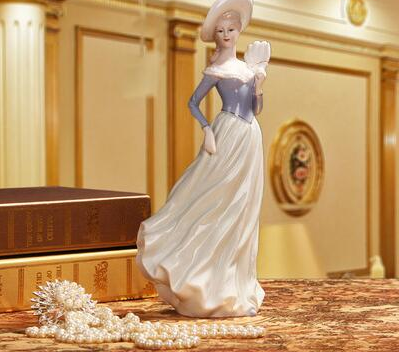 Lovely Ceramic Ladies Figurines for Home Decoration