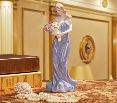 Lovely Ceramic Ladies Figurines for Home Decoration